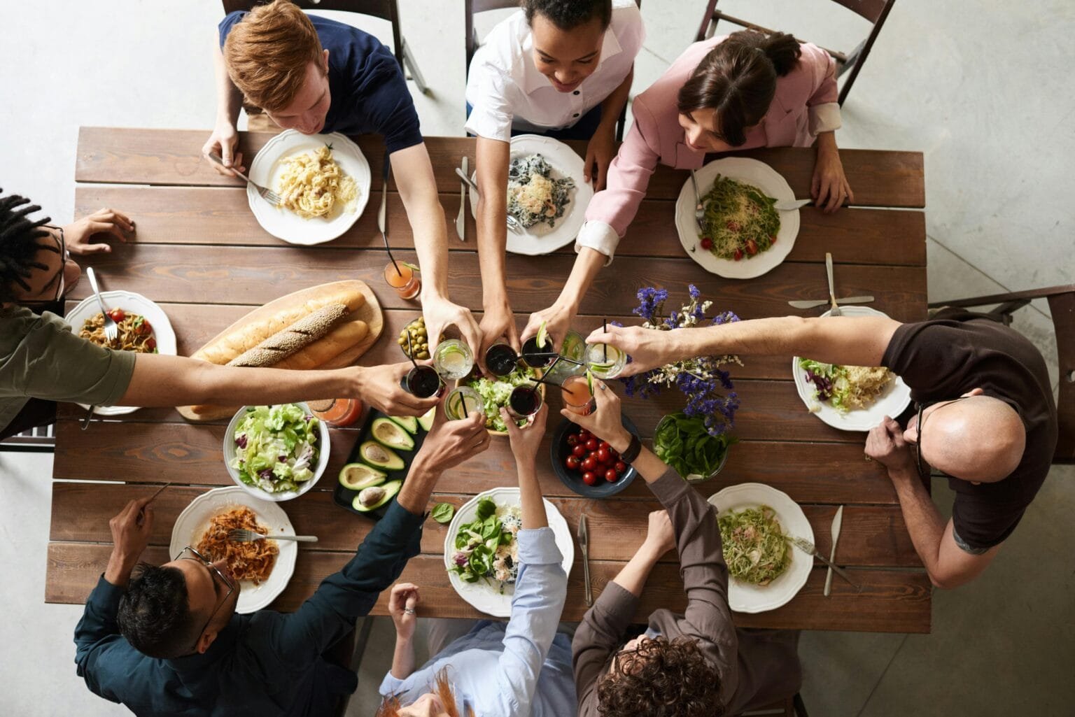 18 Classic Entertaining Tips That Will Wow Your Guests Today – Takes Me ...