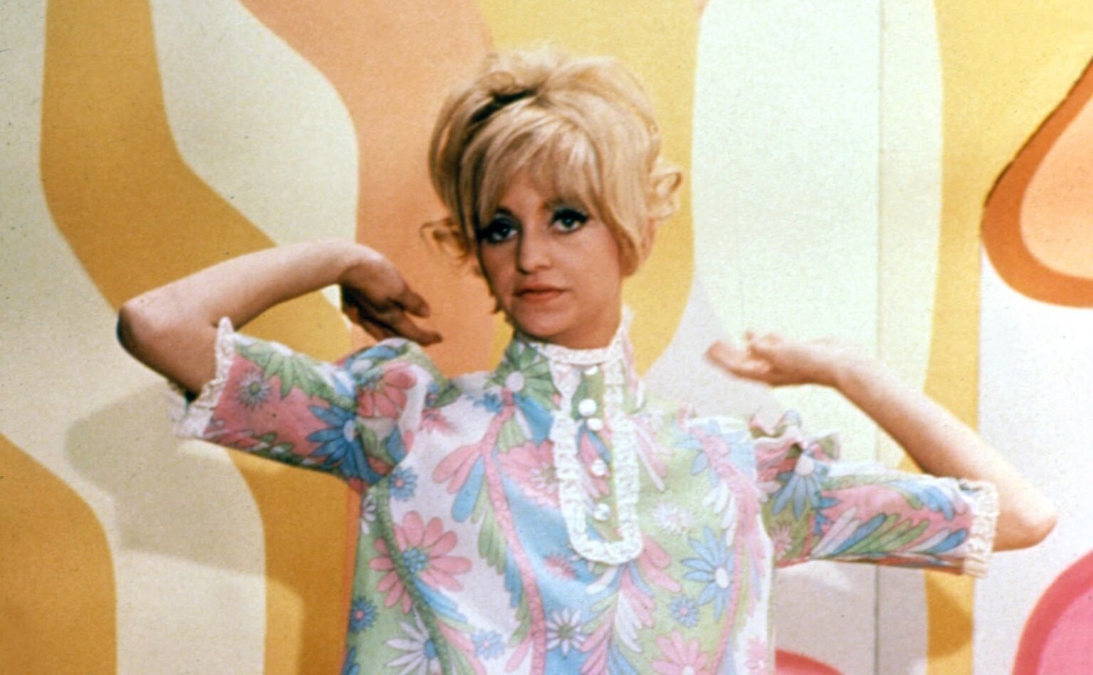 12 Photos of Goldie Hawn That Prove She’s An Ageless Sweetheart – Takes ...