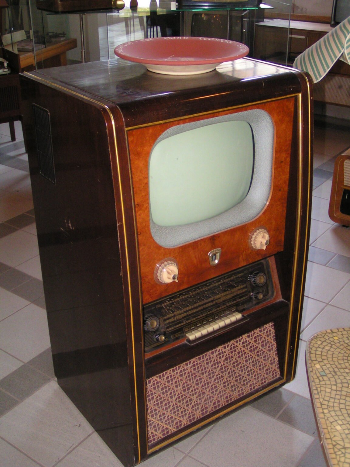 12 Home Appliances from the ’70s That Were Considered Cutting-Edge Back ...