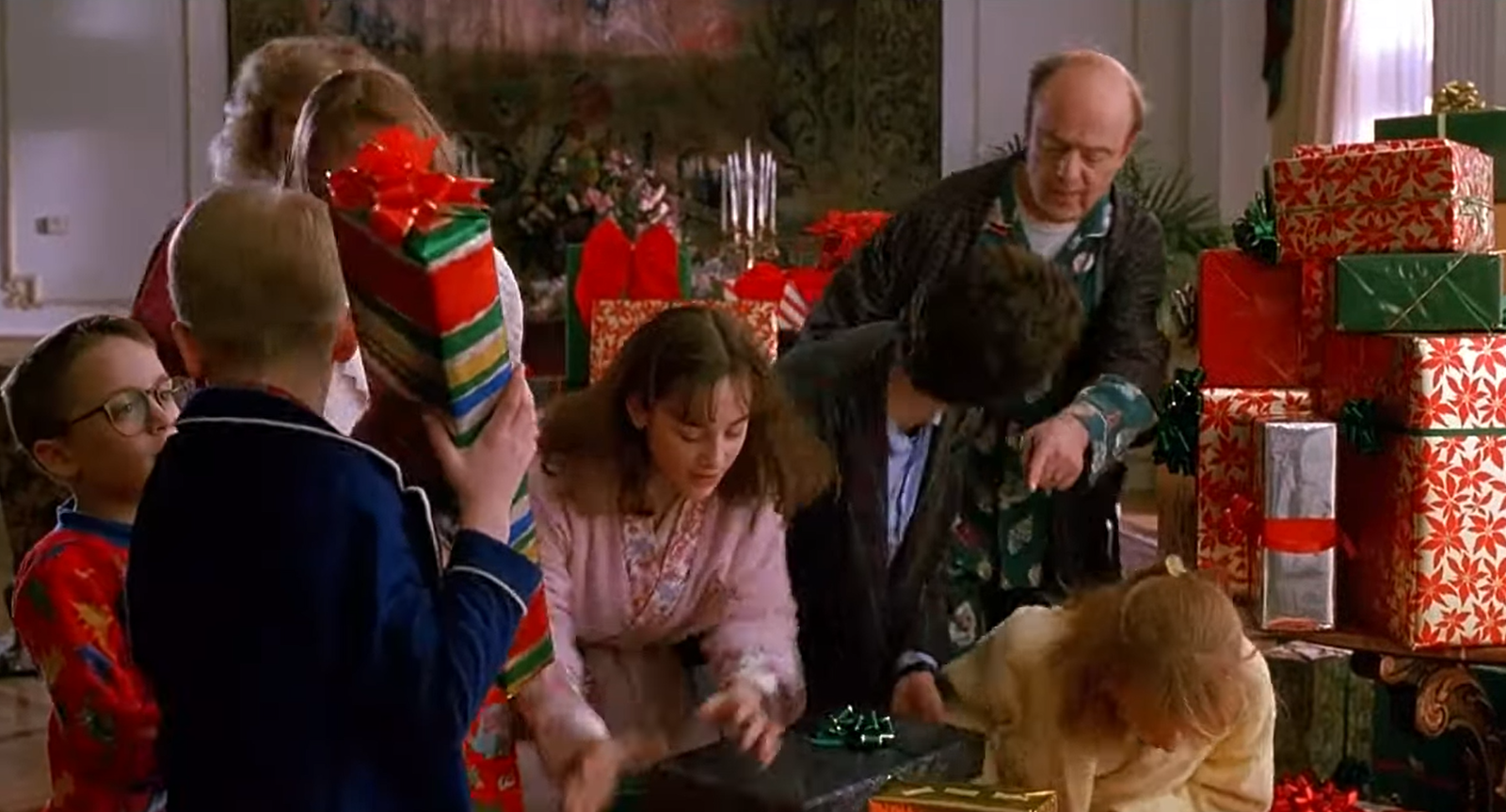 13 Christmas Traditions from the 70s We Wish Would Make a Comeback ...