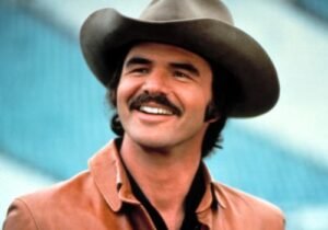 16 Most Beautiful Actors and Actresses From the 1970s – Takes Me Back