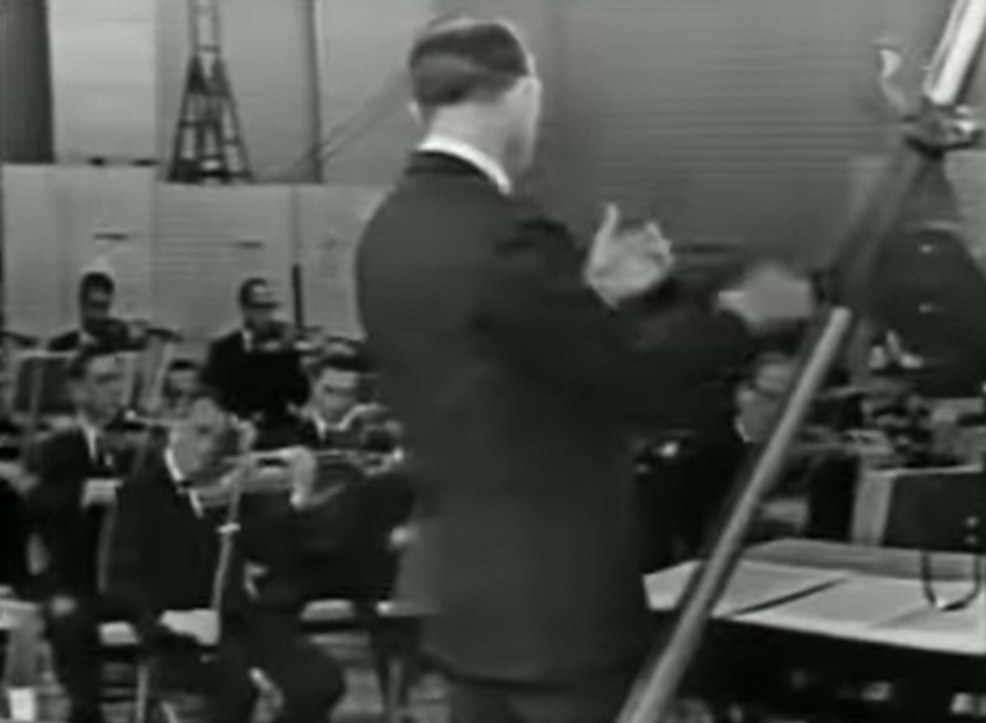 The 15 Most Iconic Muzak Songs That Defined Elevator Music – Takes Me Back