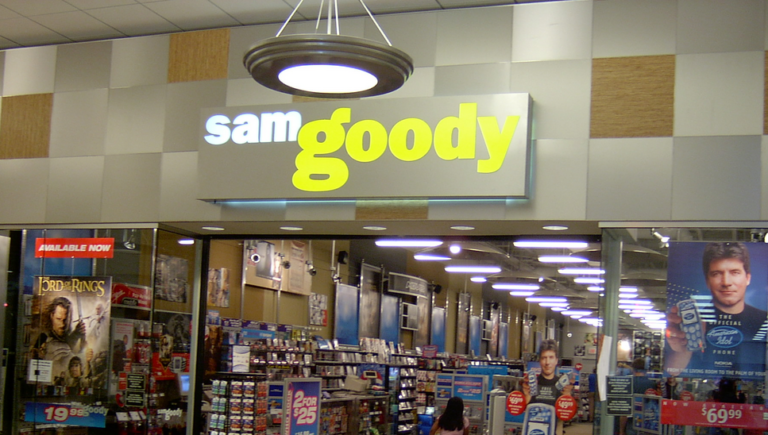 10 Most Memorable Mall Stores from the 80s – Takes Me Back