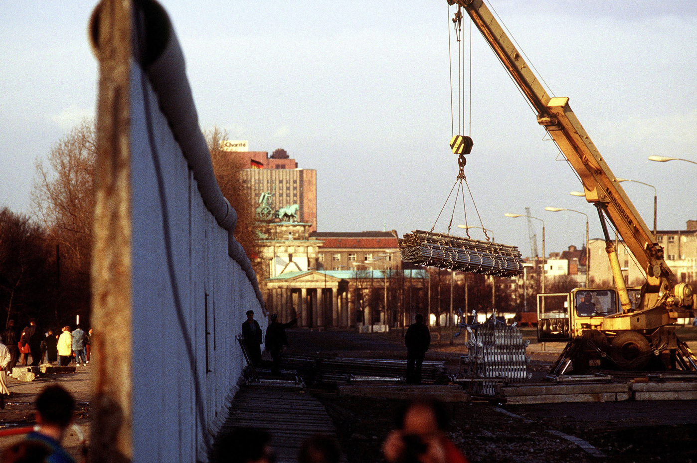 12 Shocking Moments in 80s News That Shaped History – Takes Me Back