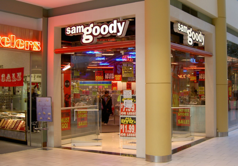 14 Mall Stores We Loved That Vanished Without a Trace And We Still Miss ...