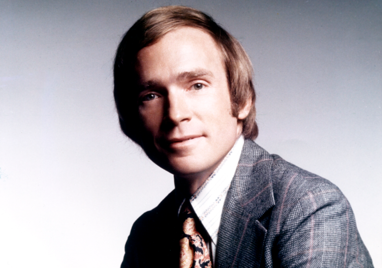 12 Legendary Late-Night Talk Show Hosts That Defined an Era – Takes Me Back