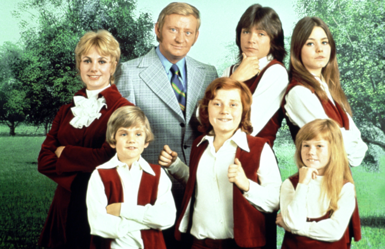 12 ‘70s TV Show Theme Songs That Are Still Instantly Recognizable Today ...