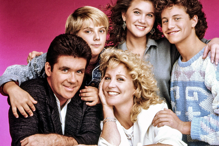 18 ’80s TV Theme Songs That Are Catchier Than the Shows Themselves ...