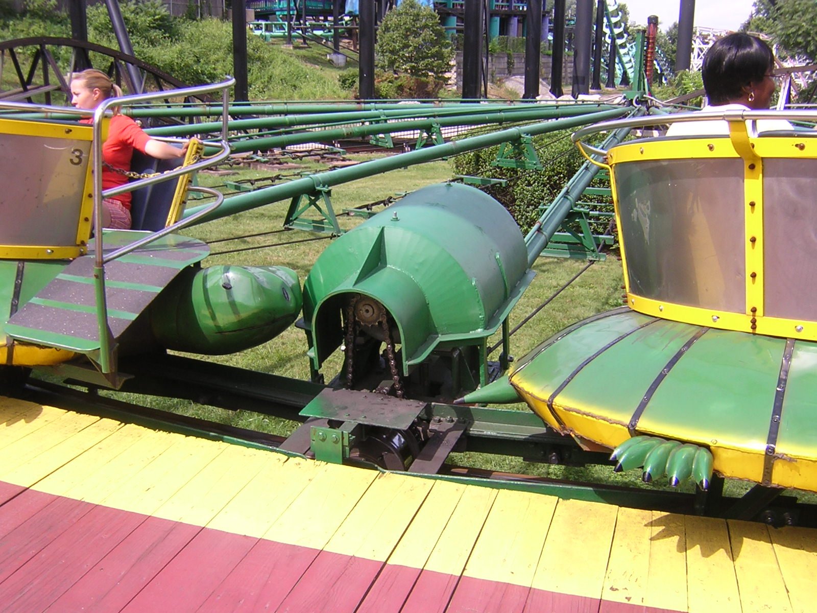 12 Forgotten ’70s Amusement Park Rides That Everyone Loved – Takes Me Back