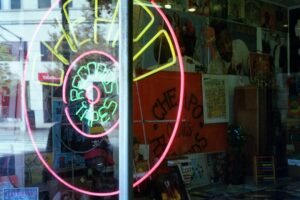 12 Forgotten ’70s Record Stores That Were Local Landmarks – Takes Me Back