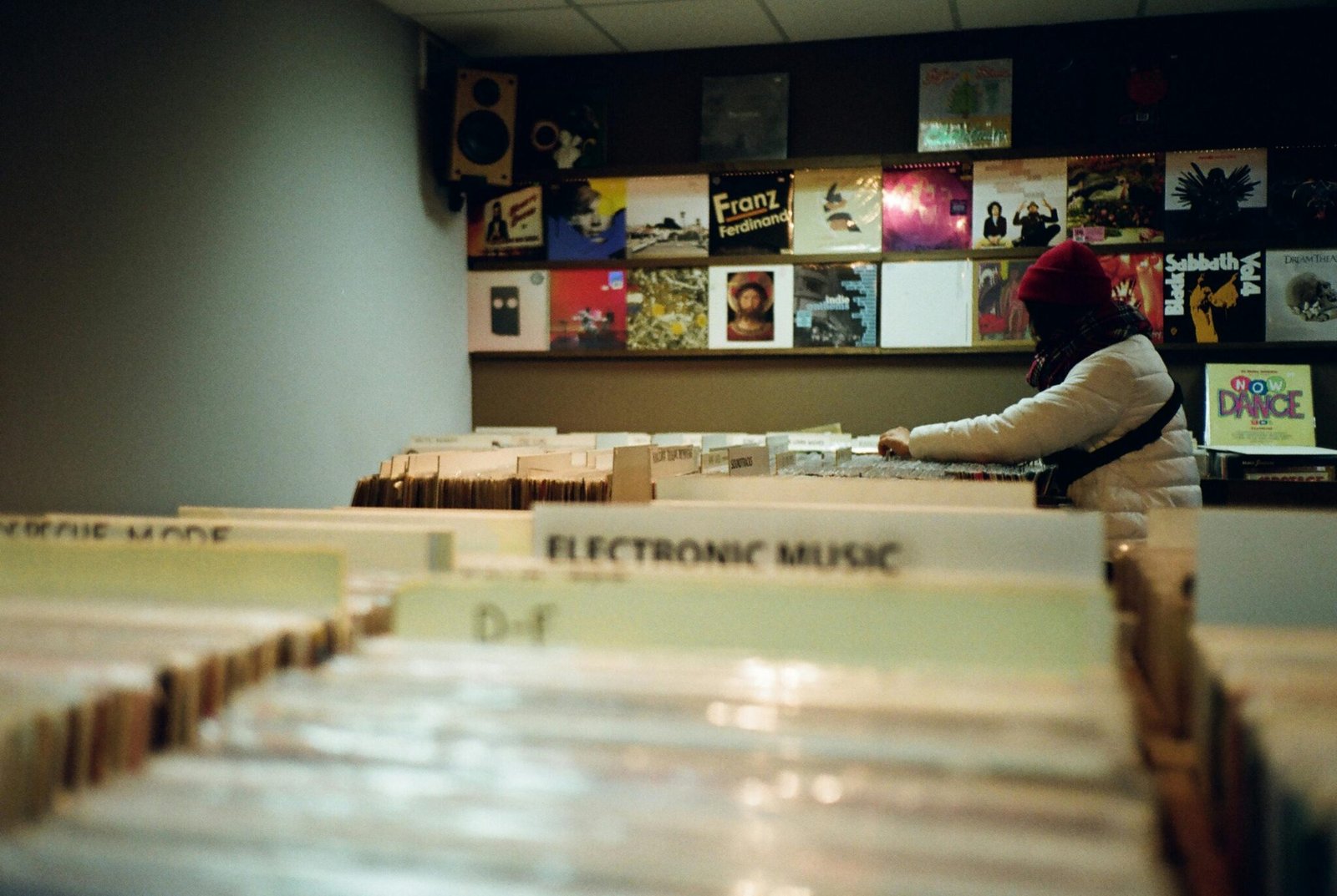 12 Forgotten ’70s Record Stores That Were Local Landmarks – Takes Me Back